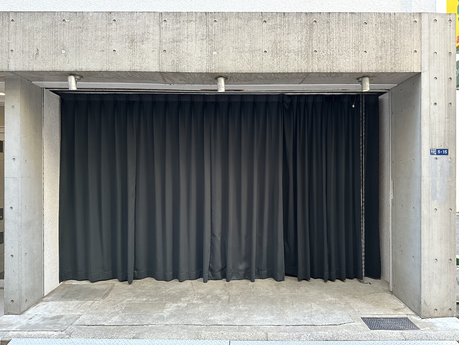 新旧が混ざり合う日本橋で、こだわりのヴィンテージと出会う。週に一度しか開かない古物店「HYST」が繋ぐ歴史とぬくもり。 | BRIDGINE ブリジン